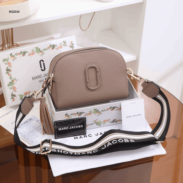 Tas Marc Jacobs Shutter Bag M2201 Semi Platinum (Kode: MCJ103) - TasKW.com