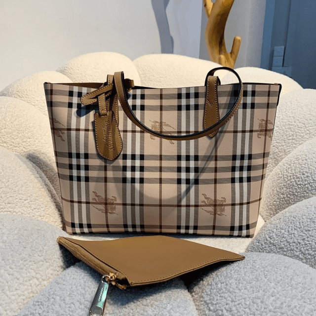 Tas Burberry Reversible Tote Leather Bag 8082 Semi Platinum (Kode ...