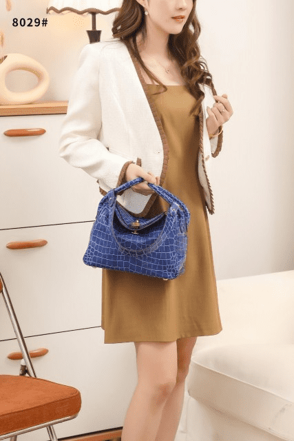 Tas Hermes Lindy 25 Medium Bag Croco Leather Gold Hardware 8029 Semi ...