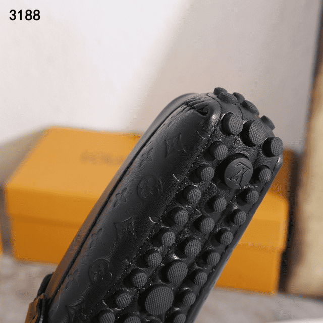 Sepatu Lv Louis Vuitton Embossed Monogram 3188 Semi Platinum (Kode ...