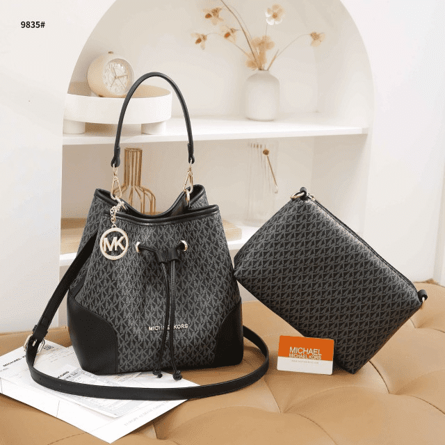 Tas Michael Kors Mercer Medium Convertible Signature Bucket Shoulder ...