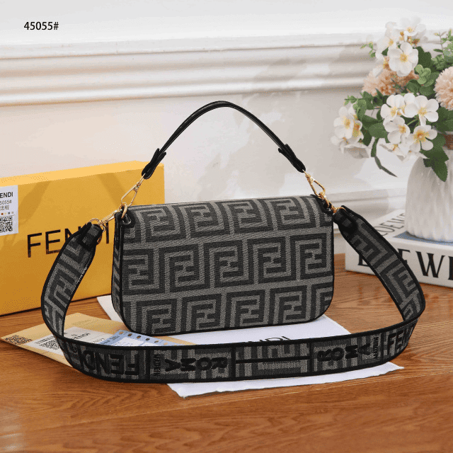 Tas Fendi Monogram Shoulder Bag 45055 Semi Platinum (Kode: FEN472 ...