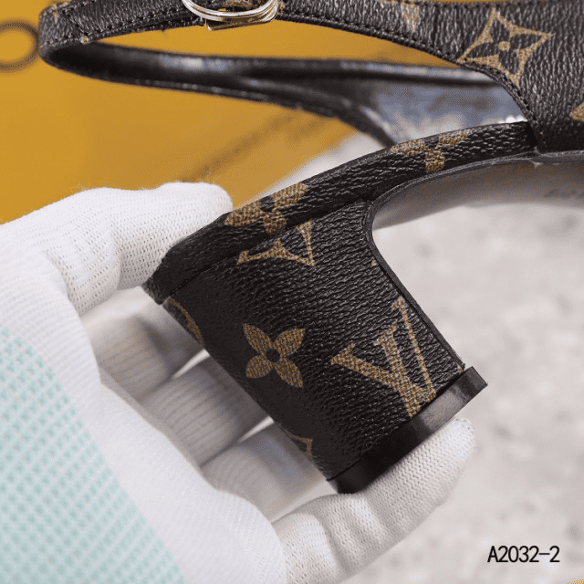 Sepatu LV Louis Vuitton A2032-2 Heels Semi Platinum (Kode: SLV255 ...