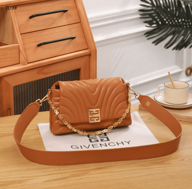 Tas Givenchy 709 Givenchy 4G Soft Quilted Leather Bag Semi Platinum ...