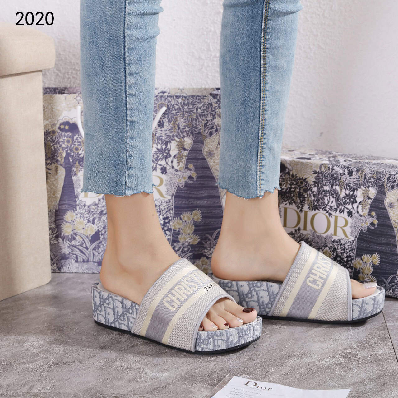 Sendal Dior 2020 Christian Dior Oblique Embroidered D-Way Platform ...
