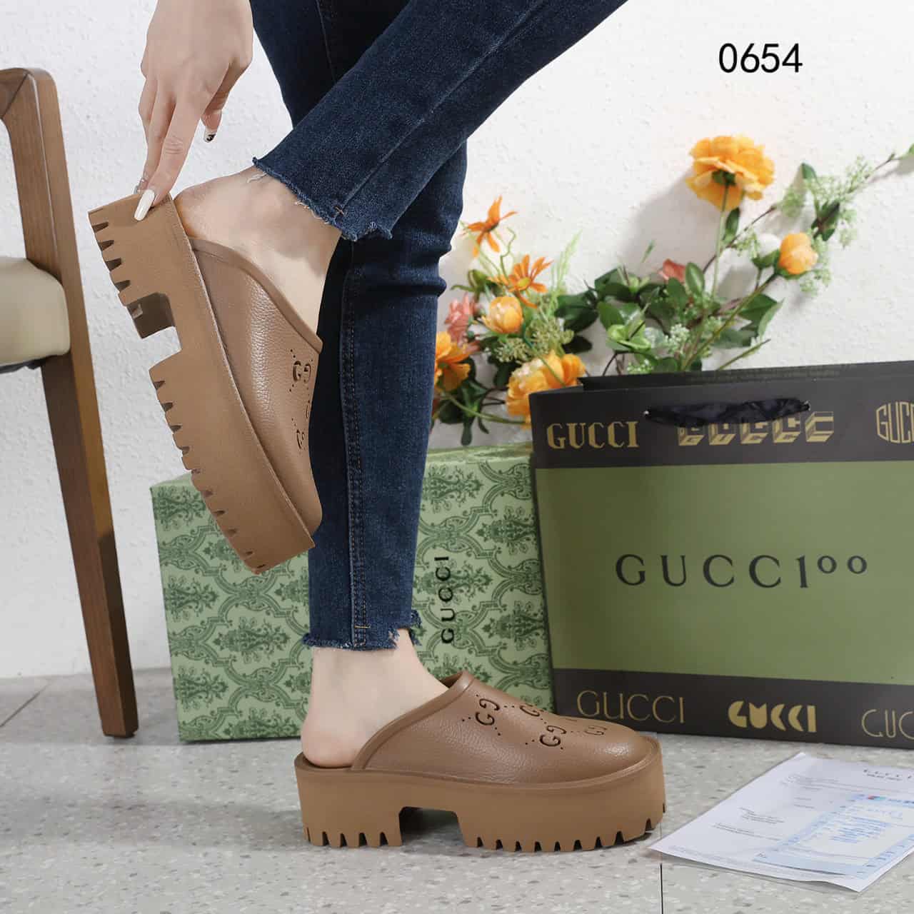 Sepatu Gucci 0654 Gg-Perforated Rubber Clogs Semi Platinum (Kode ...