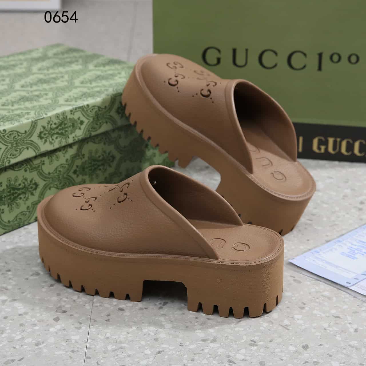 Sepatu Gucci 0654 Gg-Perforated Rubber Clogs Semi Platinum (Kode ...