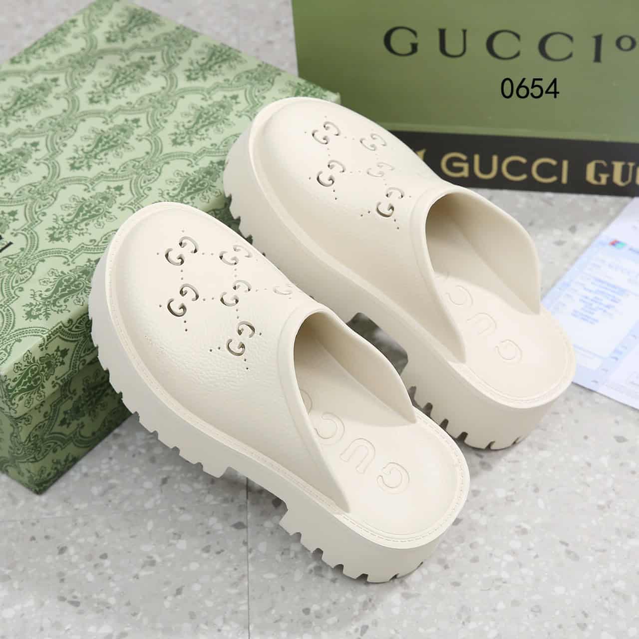 Sepatu Gucci 0654 Gg-Perforated Rubber Clogs Semi Platinum (Kode ...