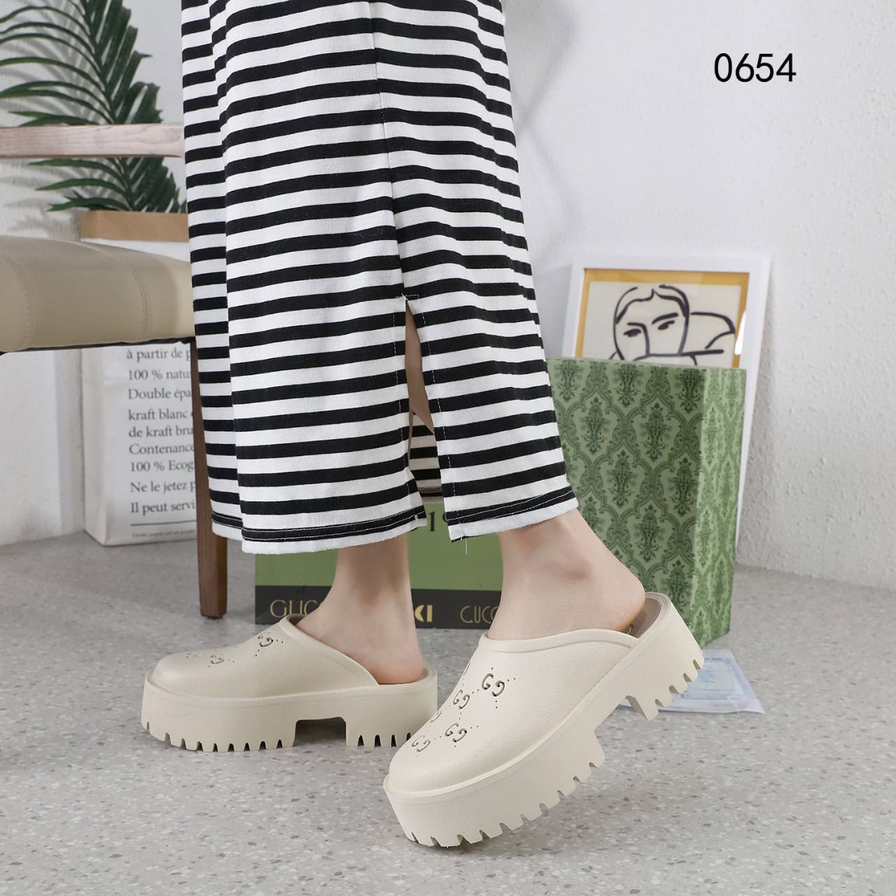Sepatu Gucci 0654 Gg-Perforated Rubber Clogs Semi Platinum (Kode ...