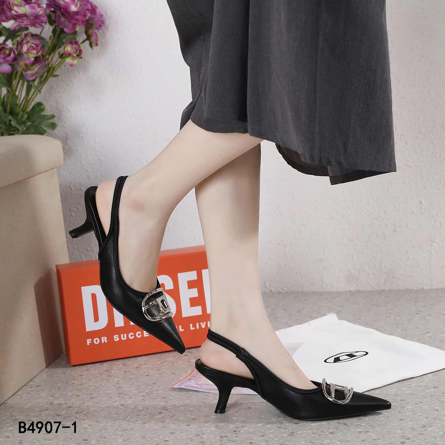 Sepatu Diesel B4907-1 D-Venus Logo Plauqe Slingback Pumps Semi Platinum ...