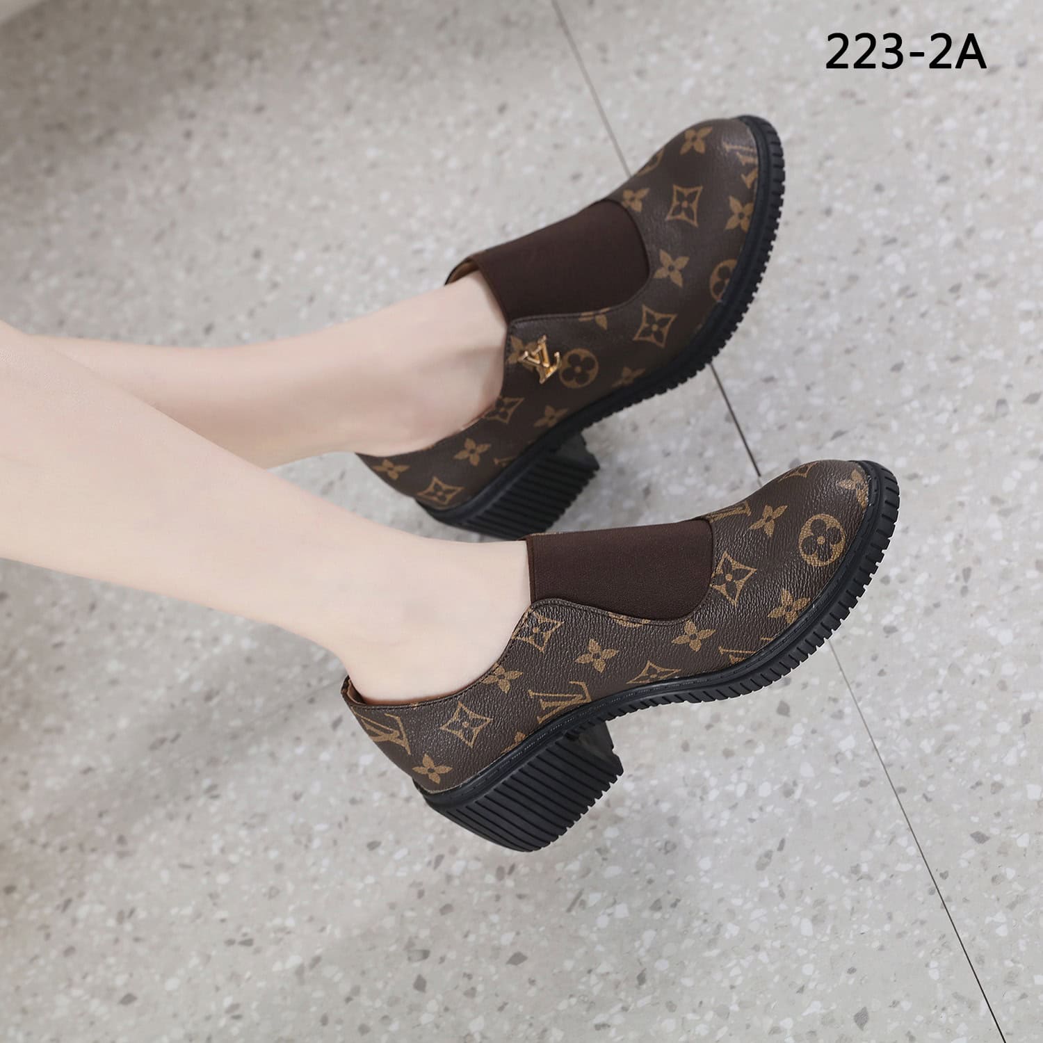 Sepatu Louis Vuitton 223-2a Lv Leather Slip-On D-Doll Pump Semi ...