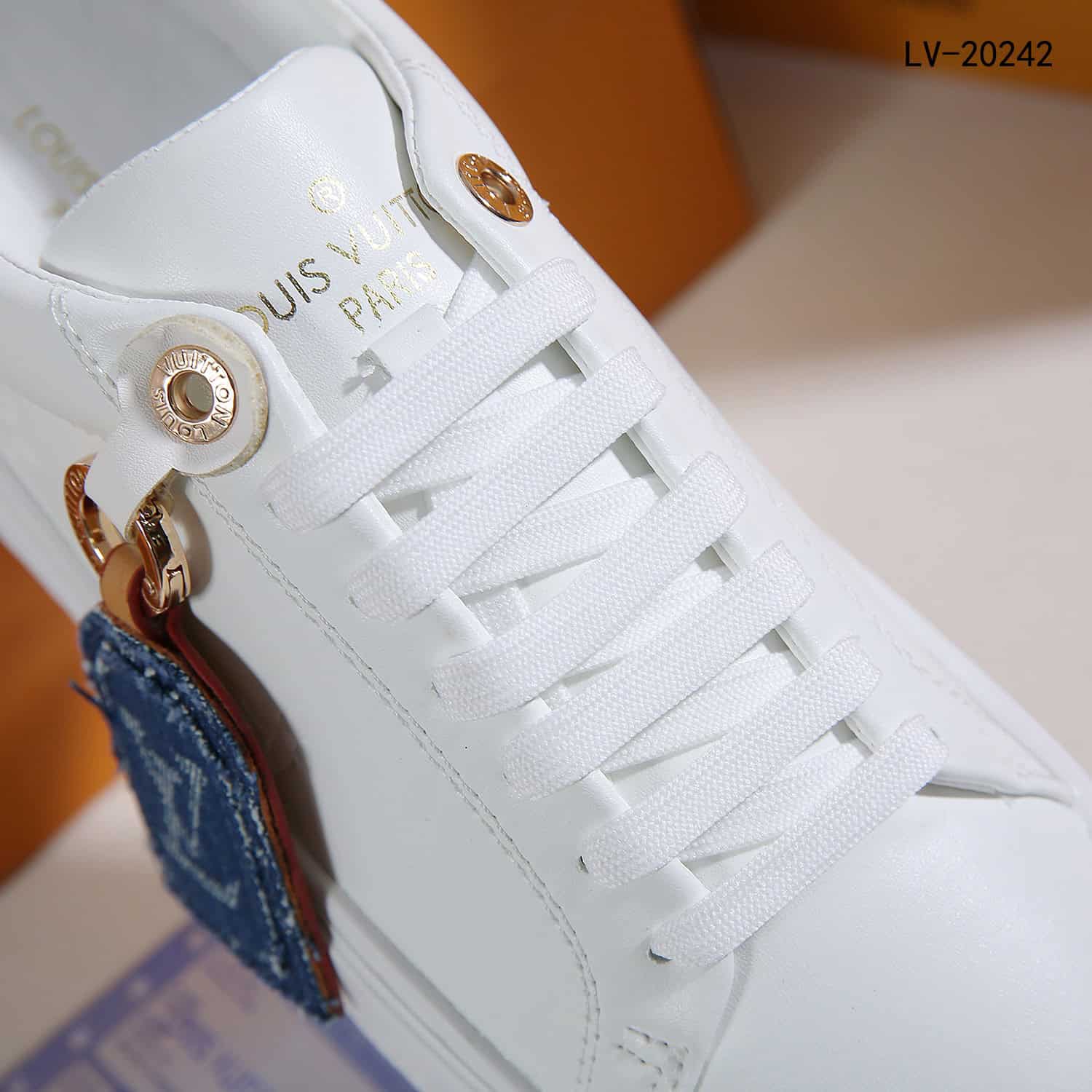 Sepatu Louis Vuitton LV-20242 Time Out Sneakers White Semi Platinum ...