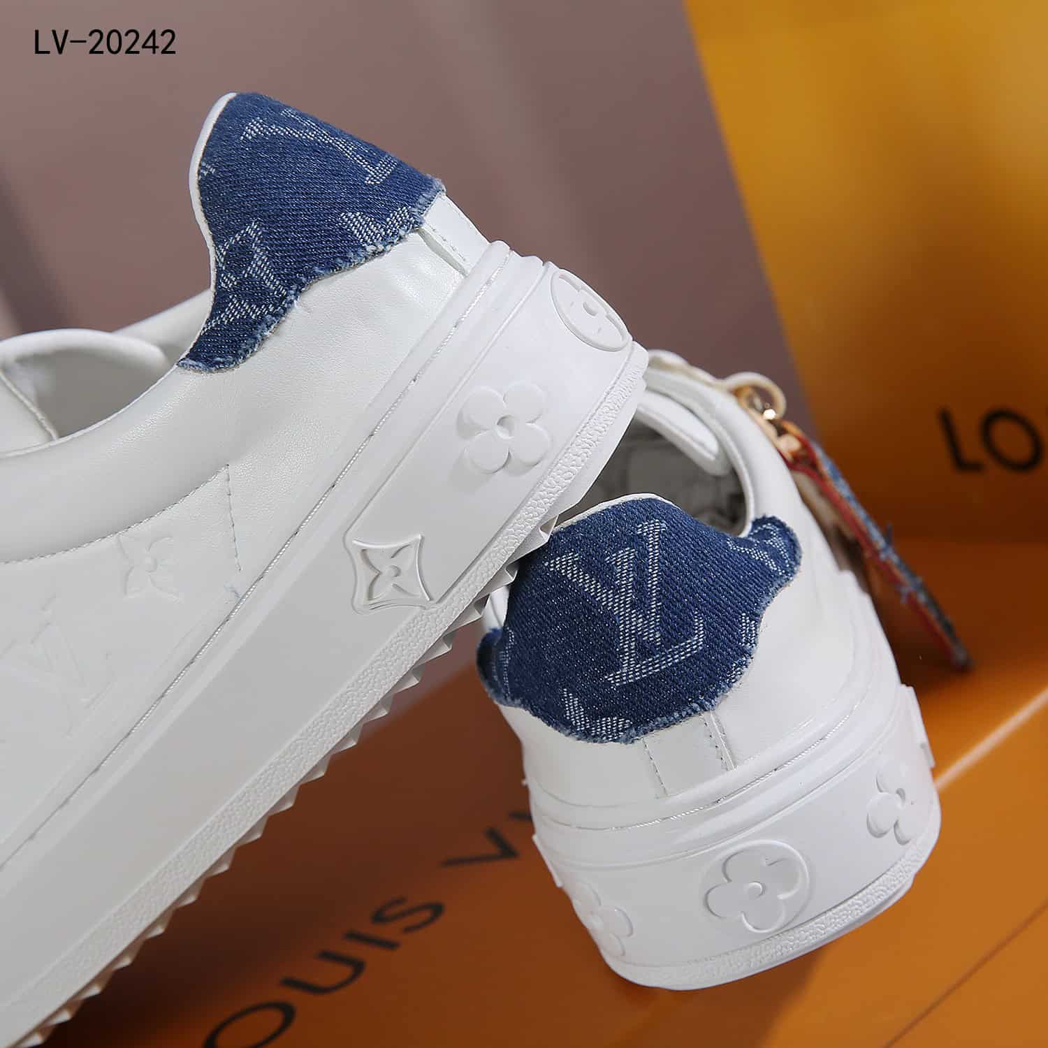 Sepatu Louis Vuitton LV-20242 Time Out Sneakers White Semi Platinum ...
