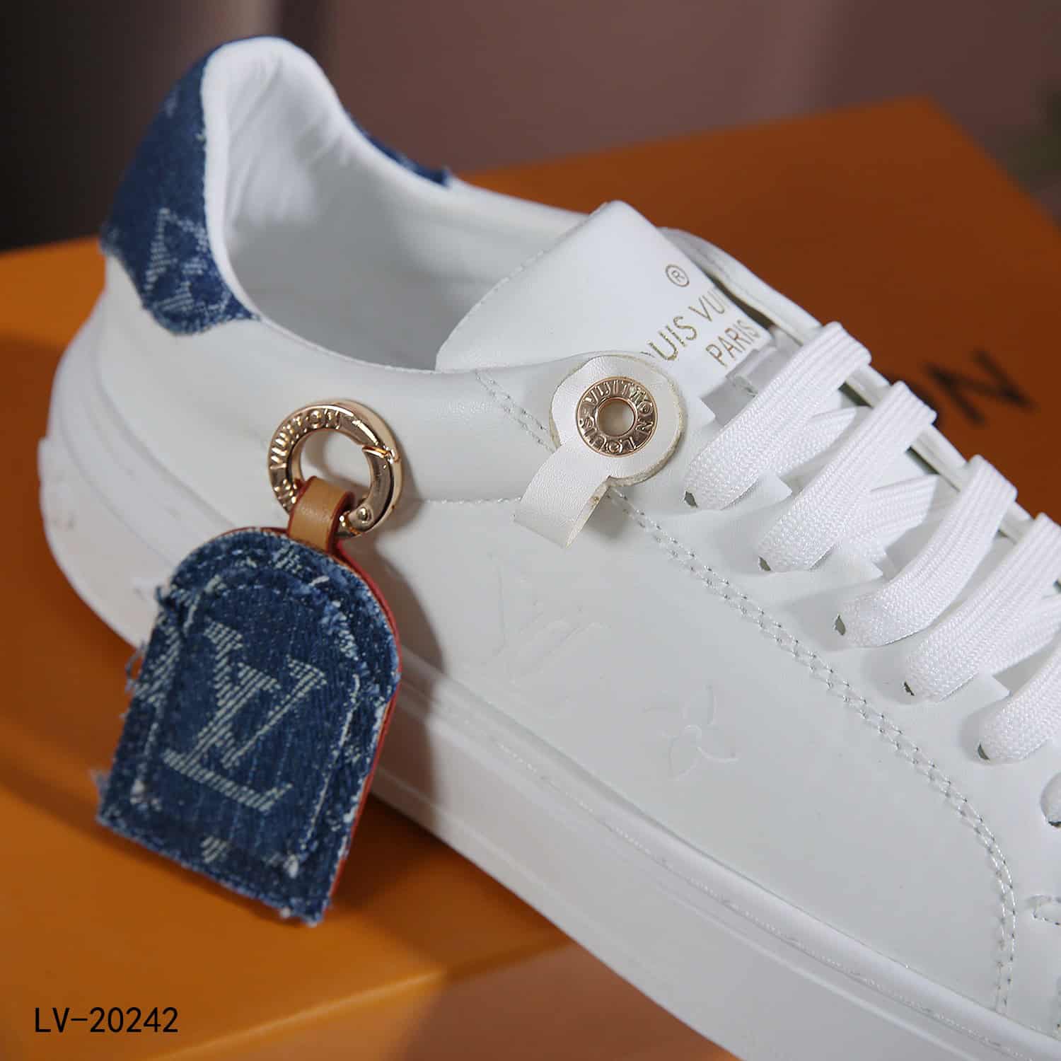 Sepatu Louis Vuitton LV-20242 Time Out Sneakers White Semi Platinum ...