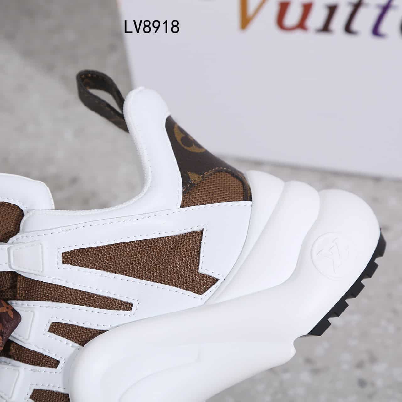 Sepatu Louis Vuitton LV8918 LV Archlight Sneaker Semi Platinum (Kode ...