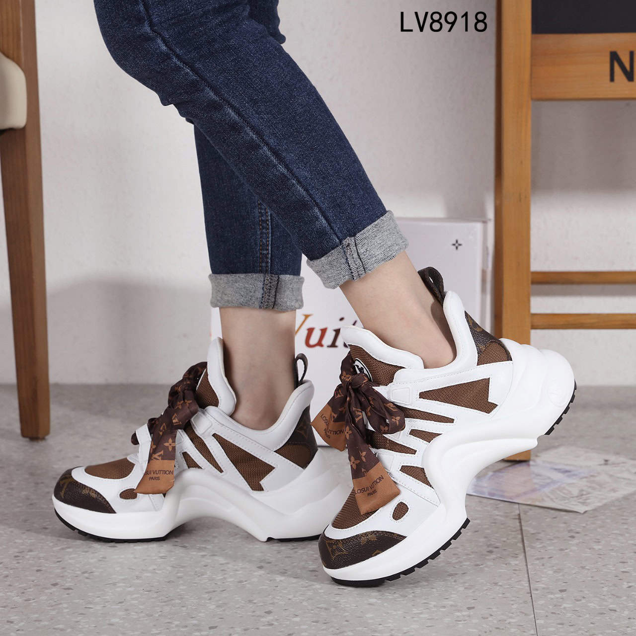 Sepatu Louis Vuitton LV8918 LV Archlight Sneaker Semi Platinum (Kode ...
