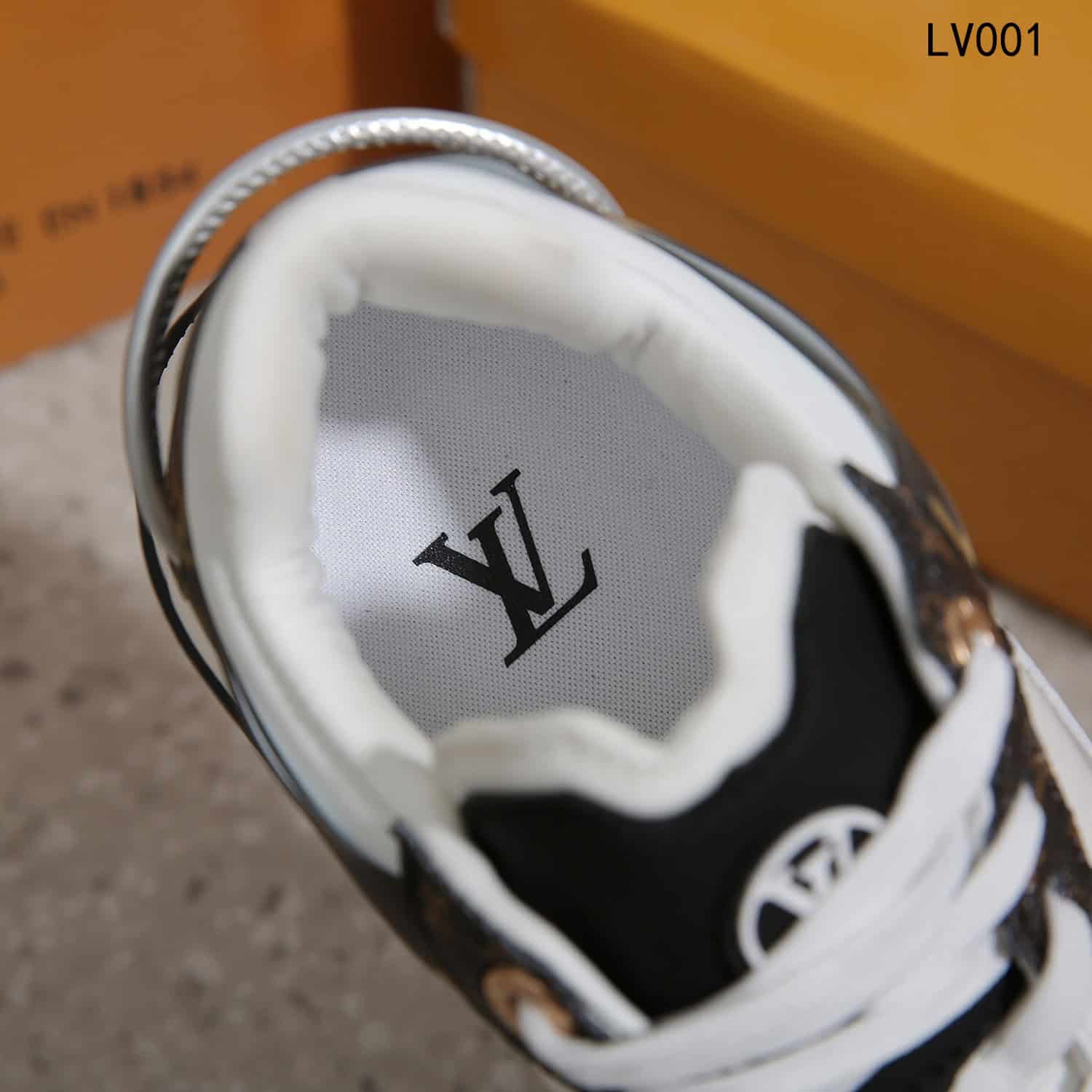 Sepatu Louis Vuitton LV001 Run 55 Sneakers Semi Platinum (Kode: SLV336 ...