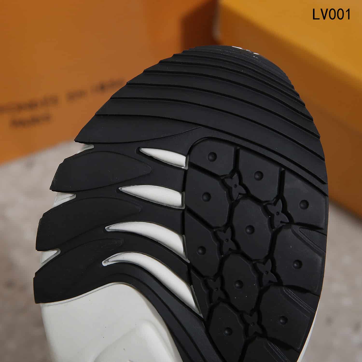Sepatu Louis Vuitton LV001 Run 55 Sneakers Semi Platinum (Kode: SLV336 ...