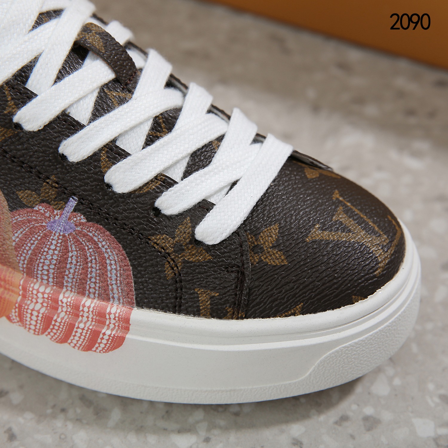 Sepatu Louis Vuitton 2090 Monogram Round Toe Rubber Sole Lace-Up Casual ...