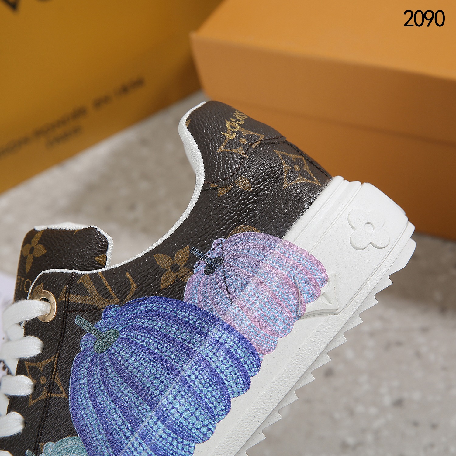 Sepatu Louis Vuitton 2090 Monogram Round Toe Rubber Sole Lace-Up Casual ...