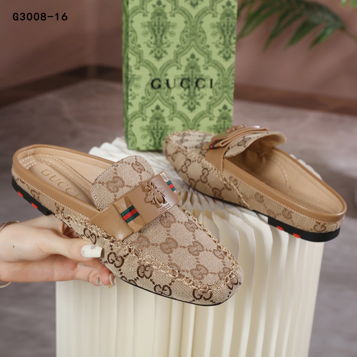 Sepatu Gucci G3008-16 Bee-Logo GG Canvas Upper Case Flat Open Back ...