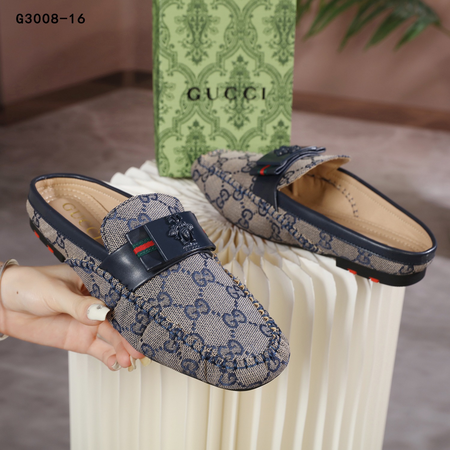 Sepatu Gucci G3008-16 Bee-Logo GG Canvas Upper Case Flat Open Back ...