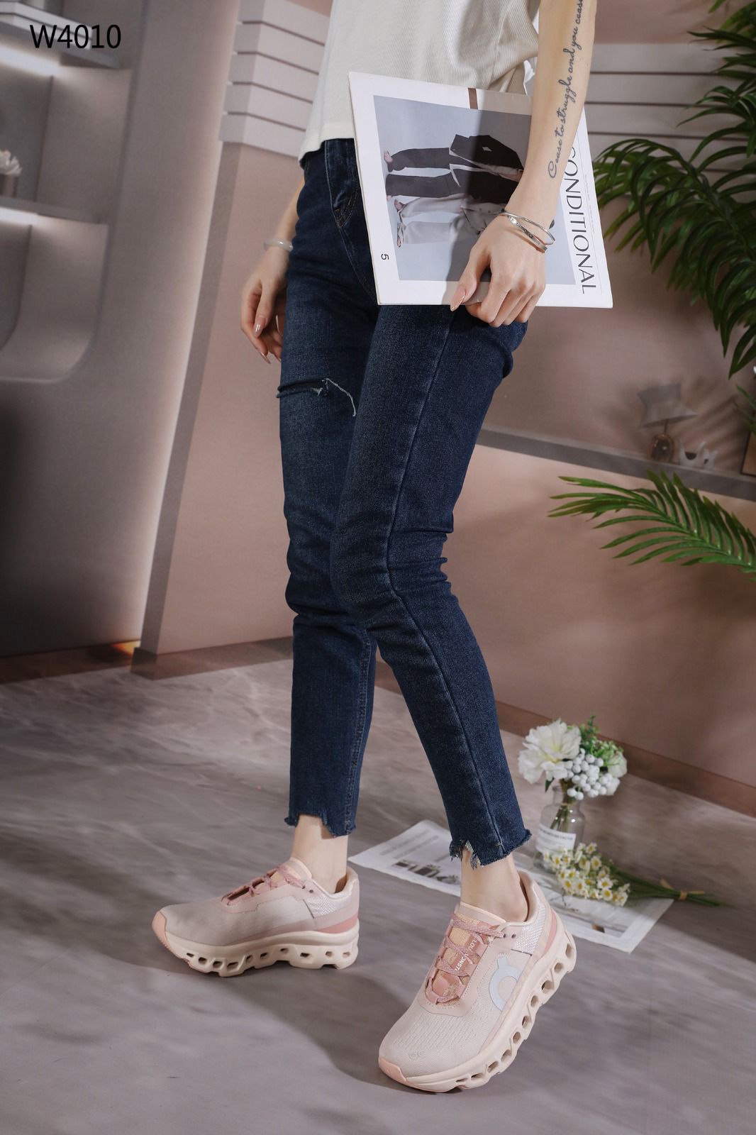 Sepatu On Cloud Running Sneakers Grade AAA W4010 Semi Original (Kode: SFA475) - TasKW.com